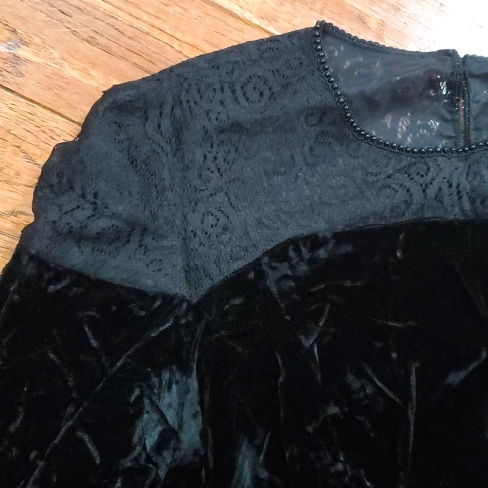 Liz Claiborne | Dresses | Liz Claiborne Vintage Velvet Lace Pearl Dress ...